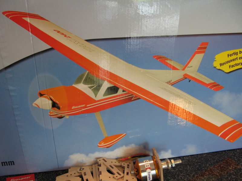 "Bouwbericht" van een Graupner Taxi 2400 met elektromotor ...